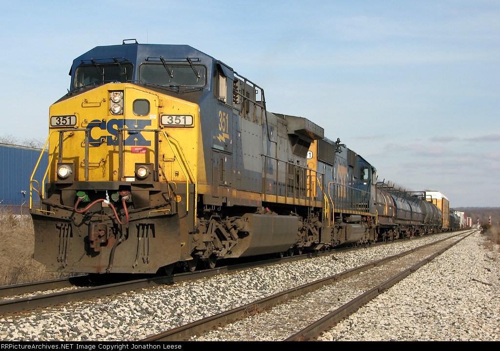 Q326-12 after running around their train